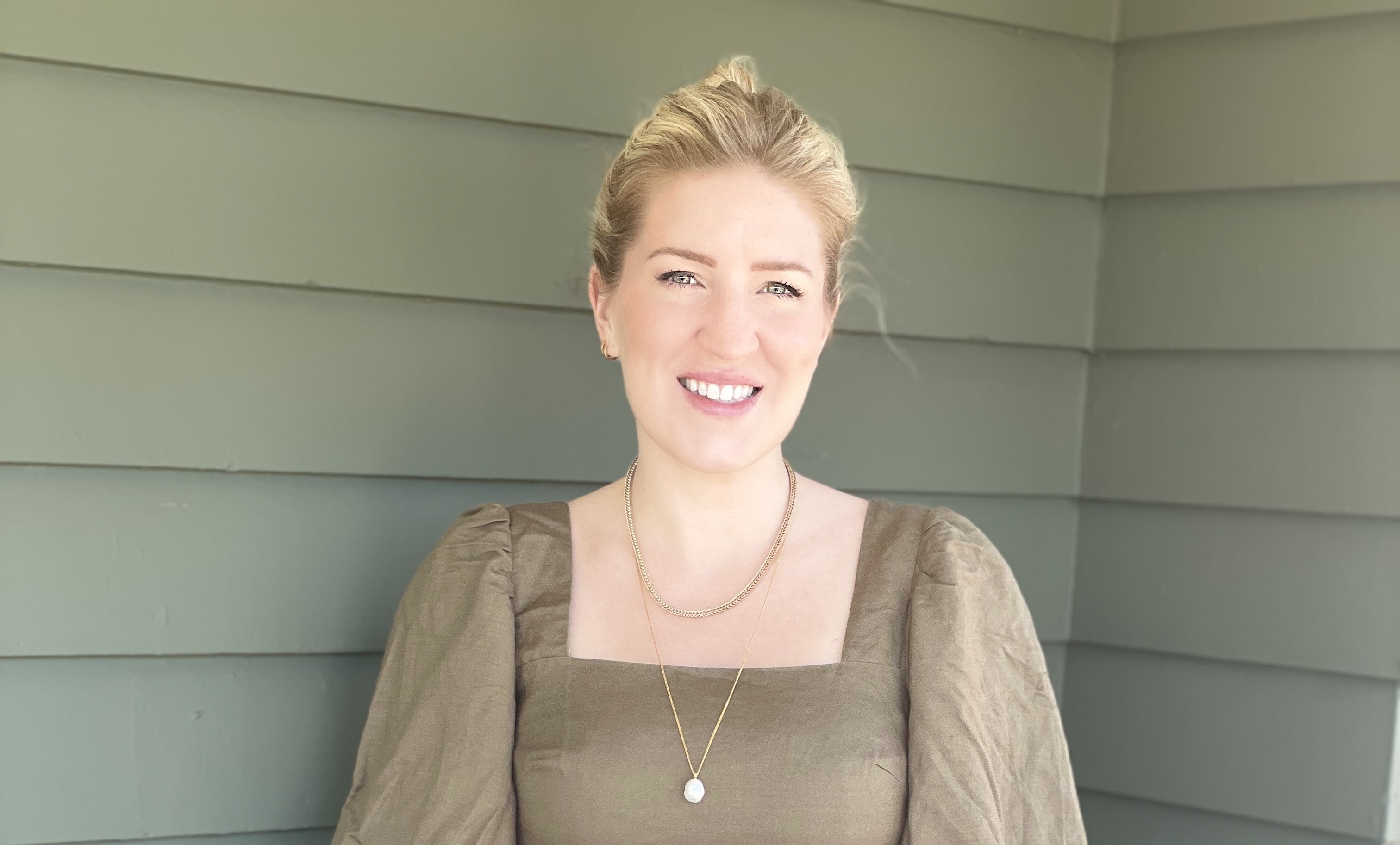 Studio — Gold Front